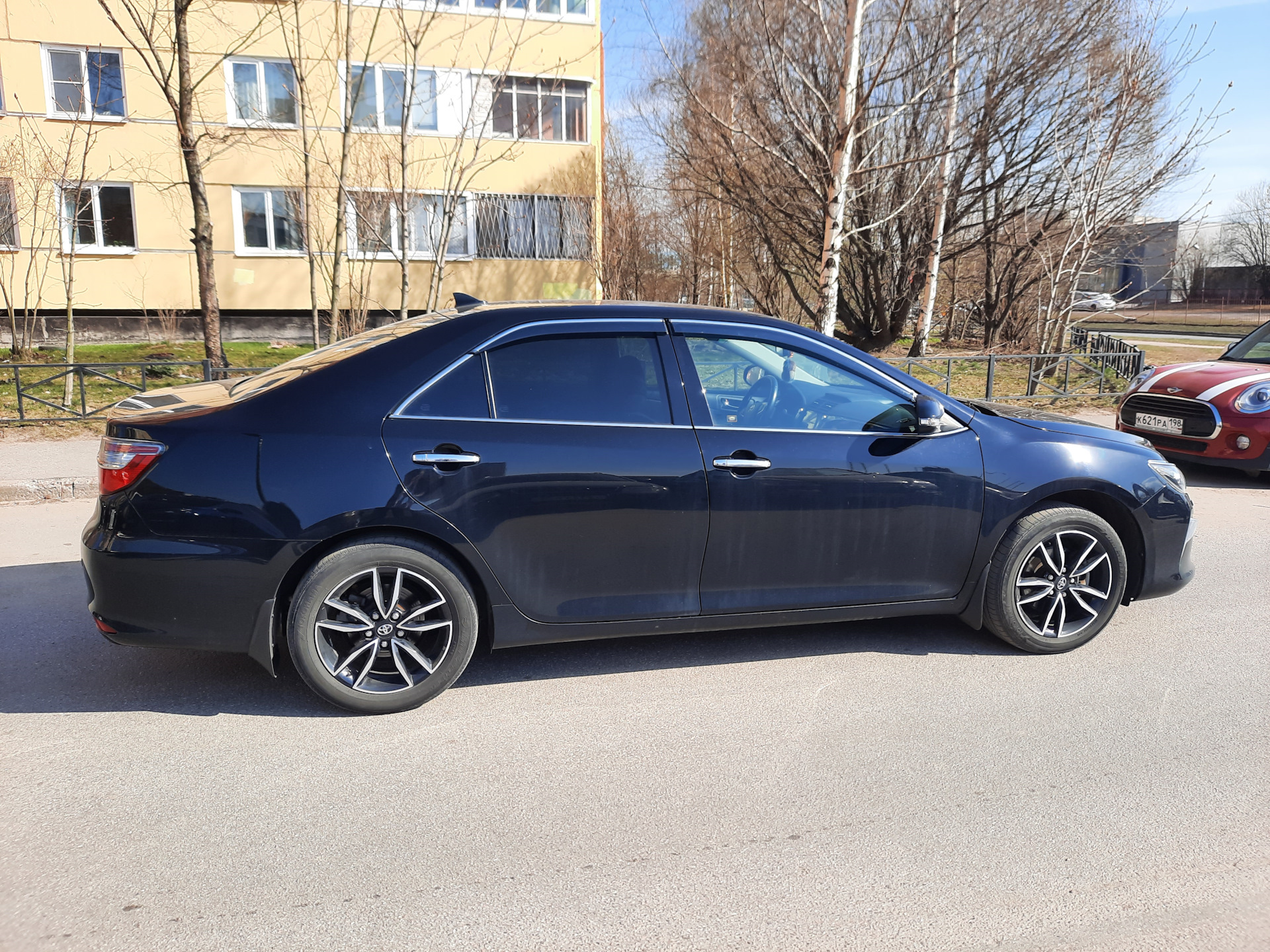 Установка брызговиков — Toyota Camry (XV50), 2,5 л, 2017 года ...