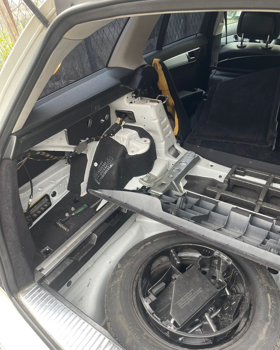 Замена задних амортизаторов — Mercedes-Benz C-Class Estate (S204), 2,2 ...