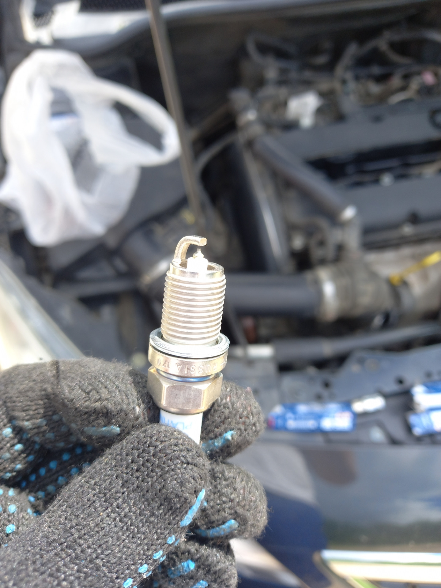 Свечи bosch 0242236564 + C0800 — Opel Astra J, 1,6 л, 2011 года ...