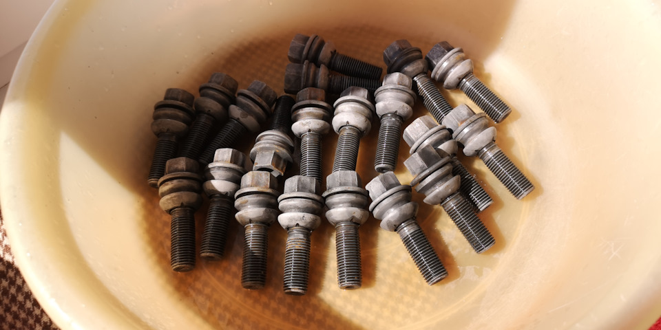 § 397. Замена колесных болтов на VAG WHT002529! — Volkswagen Touareg ...