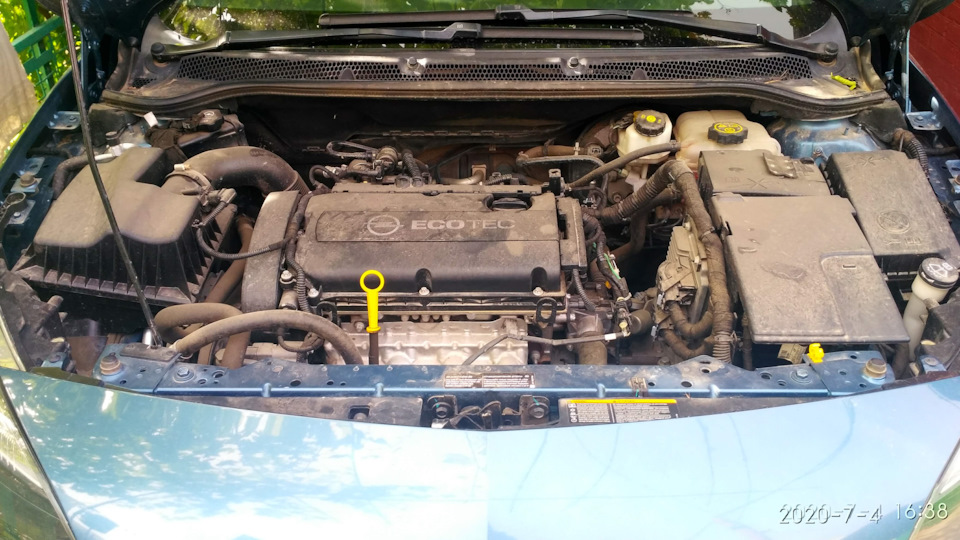 Мойка двигателя под капотом 2к20. — Opel Astra J, 1,6 л, 2013 года ...