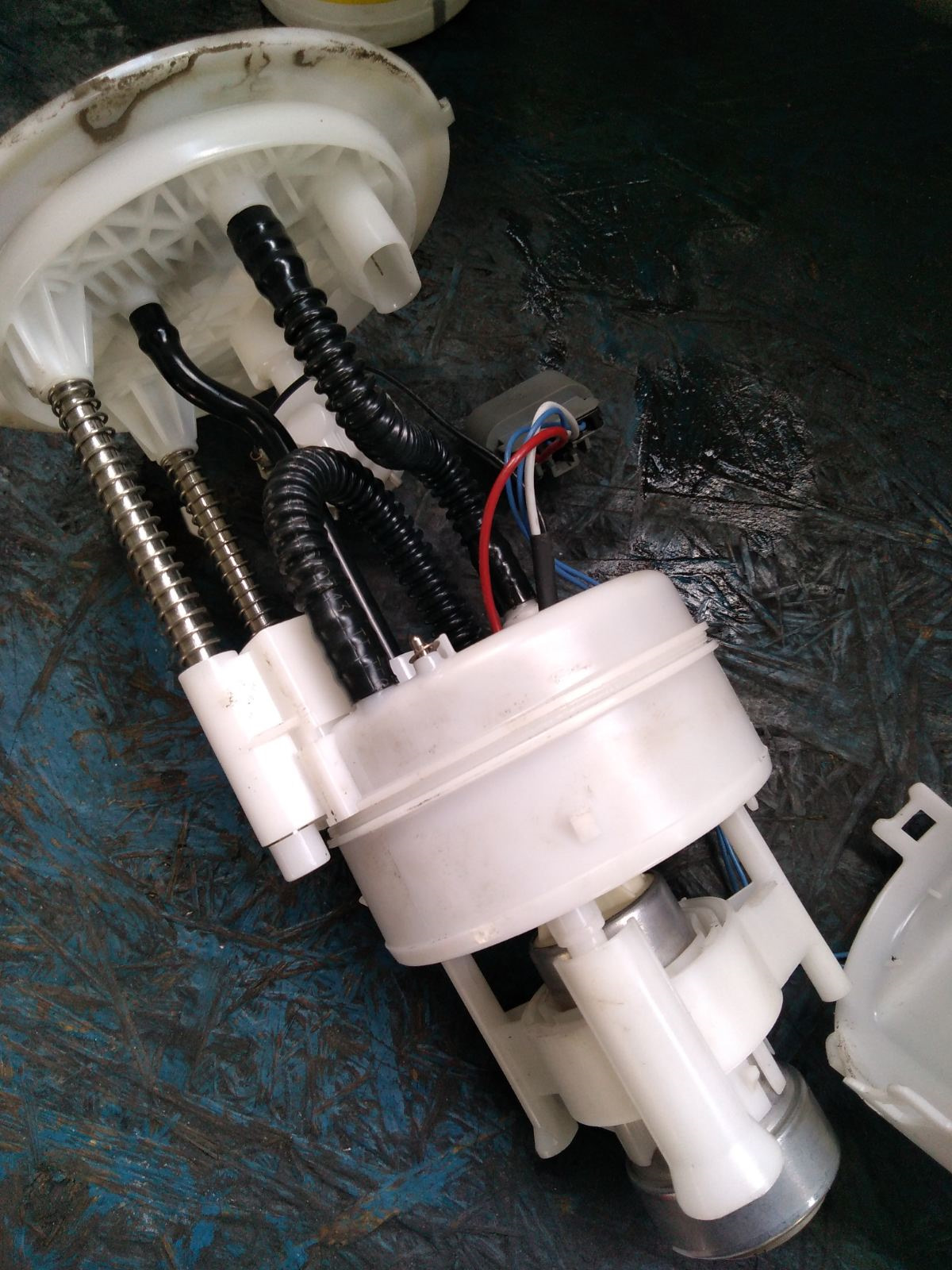 Бензонасос и блок управления бензонасосом. — Toyota Tundra (III), 5,7 л ...