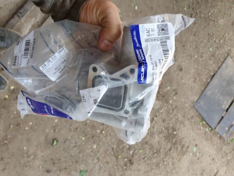 1338402 Корпус термостата в сборе-пластик / Astra-J, Insignia, Mokka ...