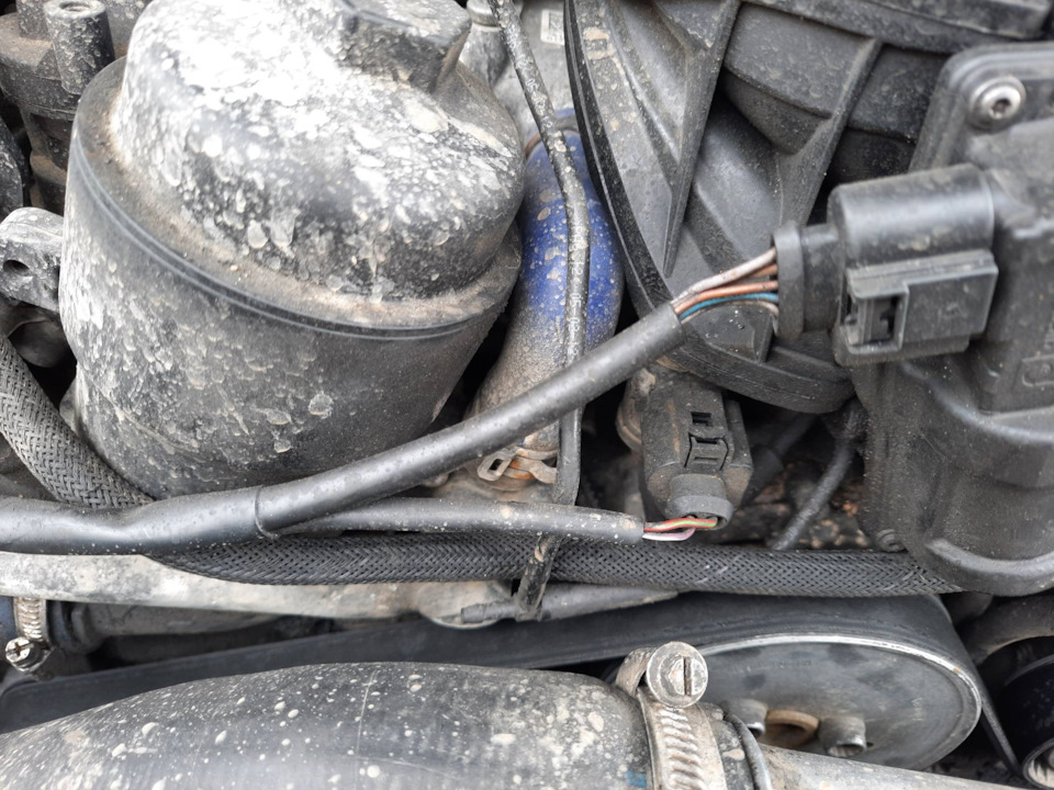 Трубки непонятные — Volkswagen Touareg (2G), 3 л, 2012 года | своими ...