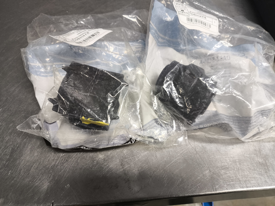 Втулки стабилизатора, перед. — Ford Explorer (5G), 3,5 л, 2012 года ...