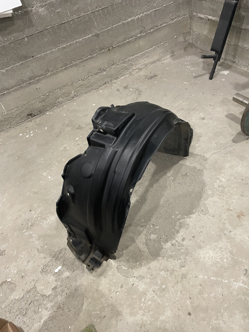 Шумоизоляция подкрылков передних и задних арок — Toyota Crown (S170), 2 ...