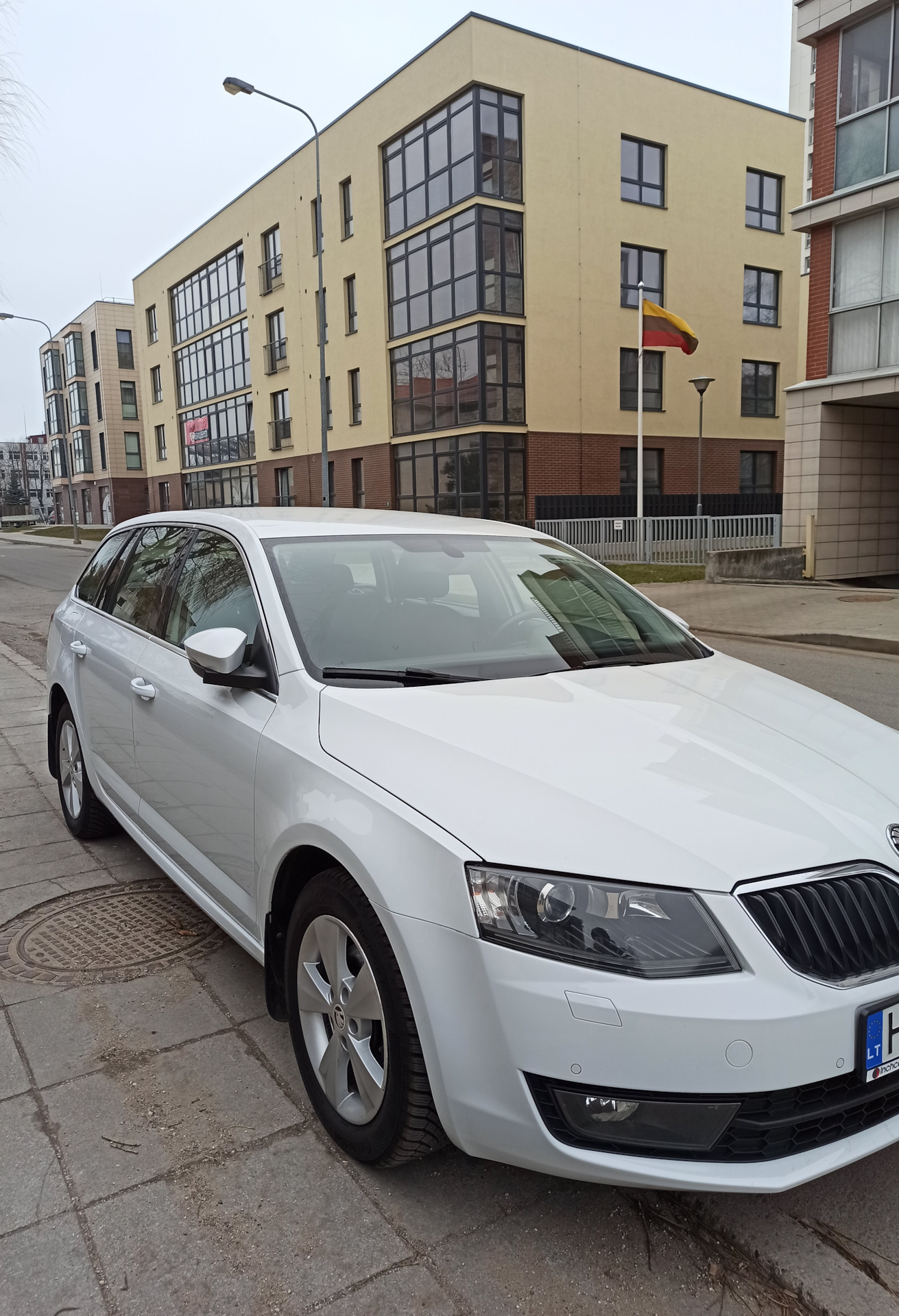 расход в смешанном цикле (статистика за 2000 км) — Skoda Octavia Combi A7 Mk3, 2 л, 2015 года ...