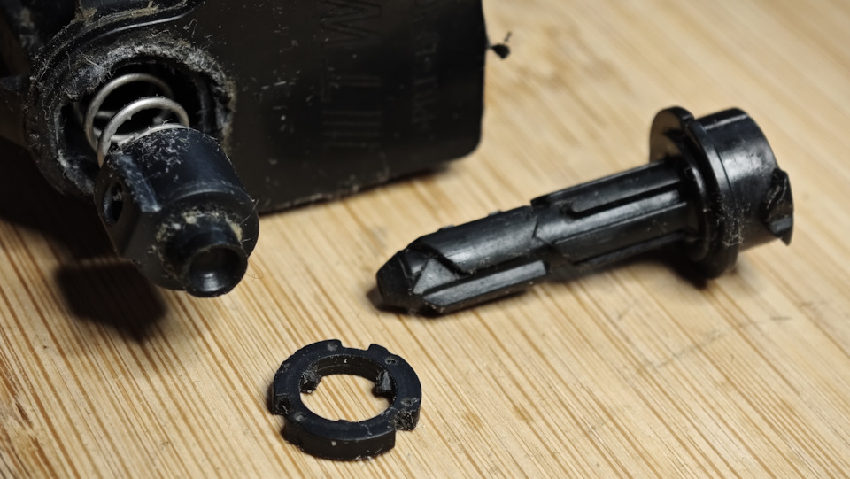 Лючок бензобака — Volvo XC60 (2G), 2 л, 2020 года | поломка | DRIVE2