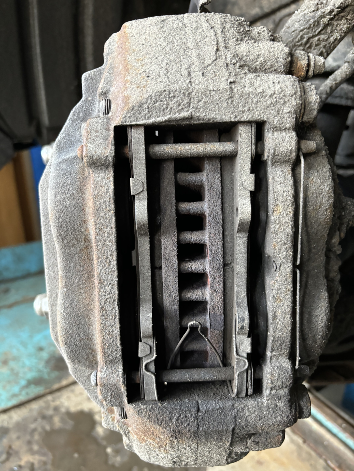 Профилактика суппортов / поршни нержавейка — Toyota Land Cruiser 200, 4 ...