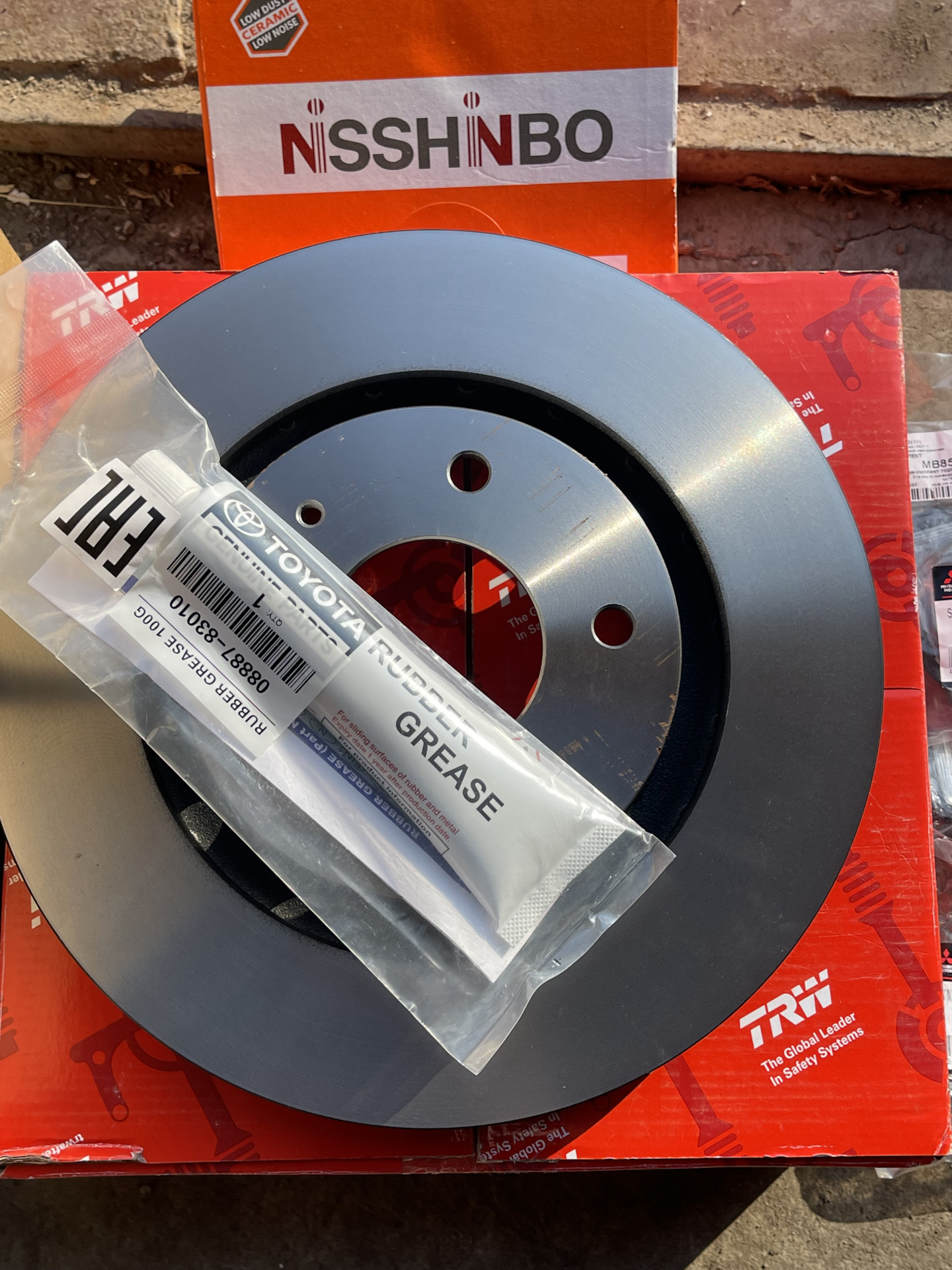 Надоело брякание передних суппортов-ремонт передних тормозилок ...