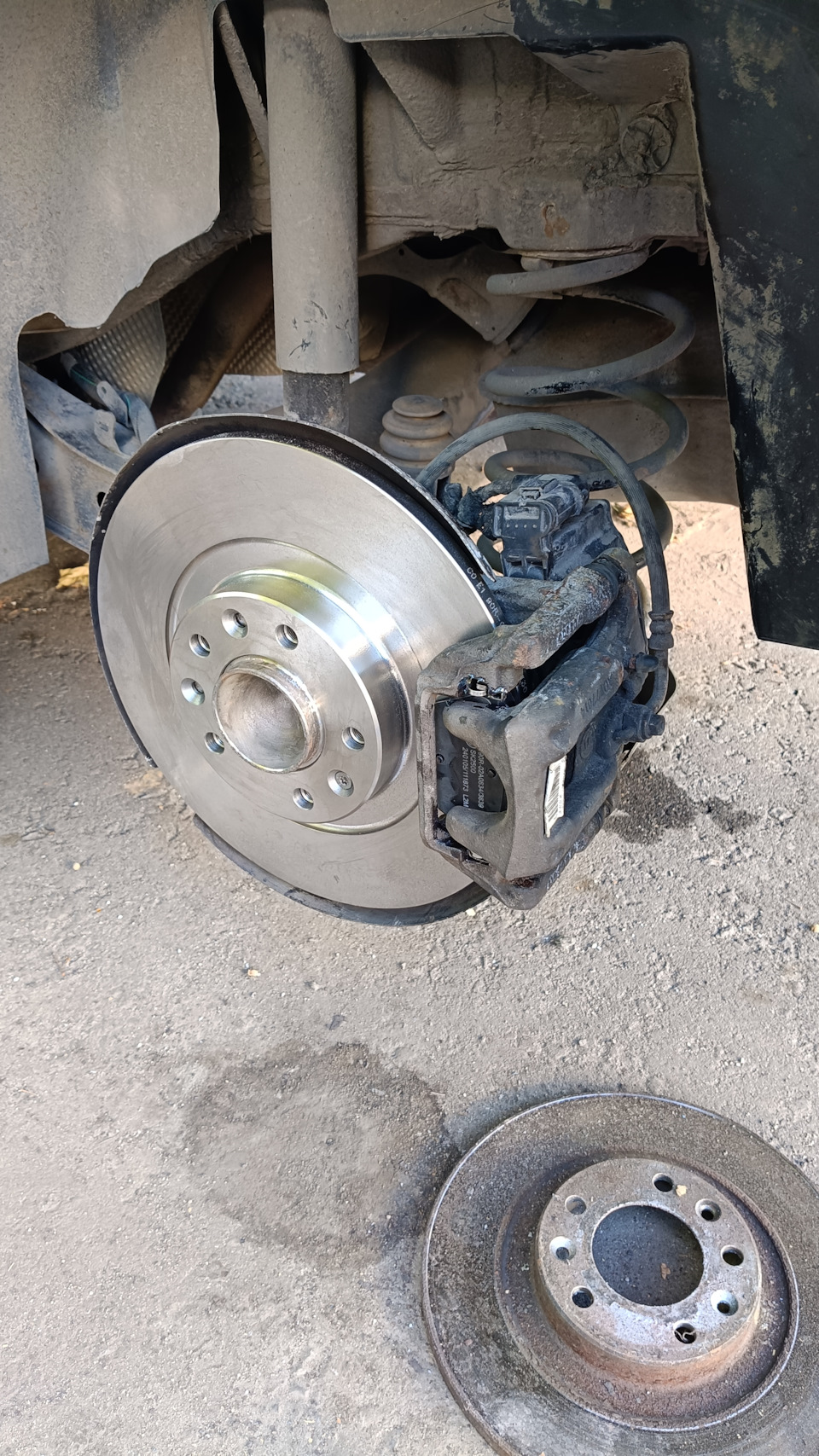 Замена задних тормозов — Citroen Grand C4 Picasso (2G), 1,6 л, 2014 ...