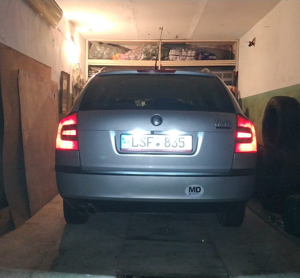 Подсветка номерного знака — Skoda Octavia Combi A5 Mk2, 1,9 л, 2005 ...