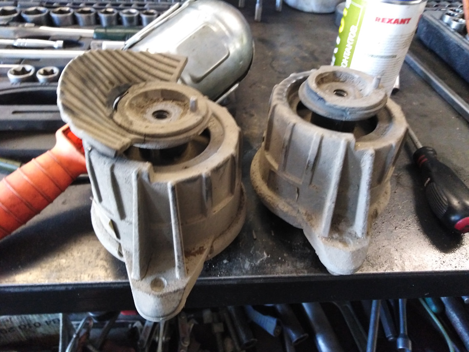 Замена подушек двигателя. — Mercedes-Benz E-class (W212), 3 л, 2009 ...