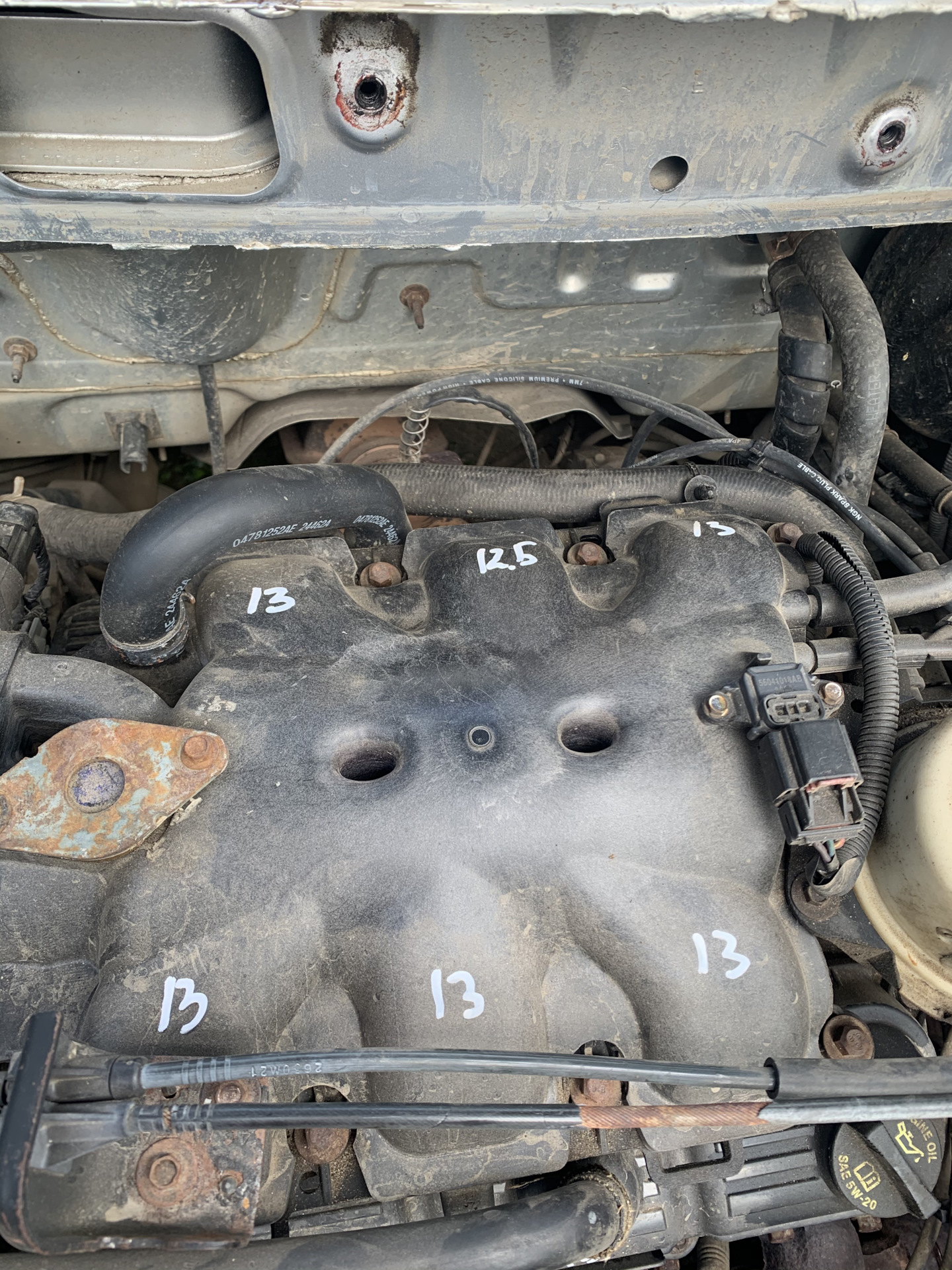 Замер компрессии и замена свечей — Chrysler Voyager (4G), 2,4 л, 2001 ...