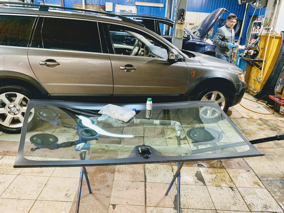 Замена лобового на AGC + volvo leather care — Volvo XC70 III, 2,4 л ...