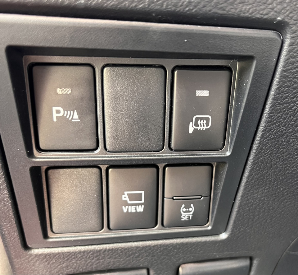 Кнопка подогрева зеркал с проводкой на Toyota Fortuner (2G), Toyota ...