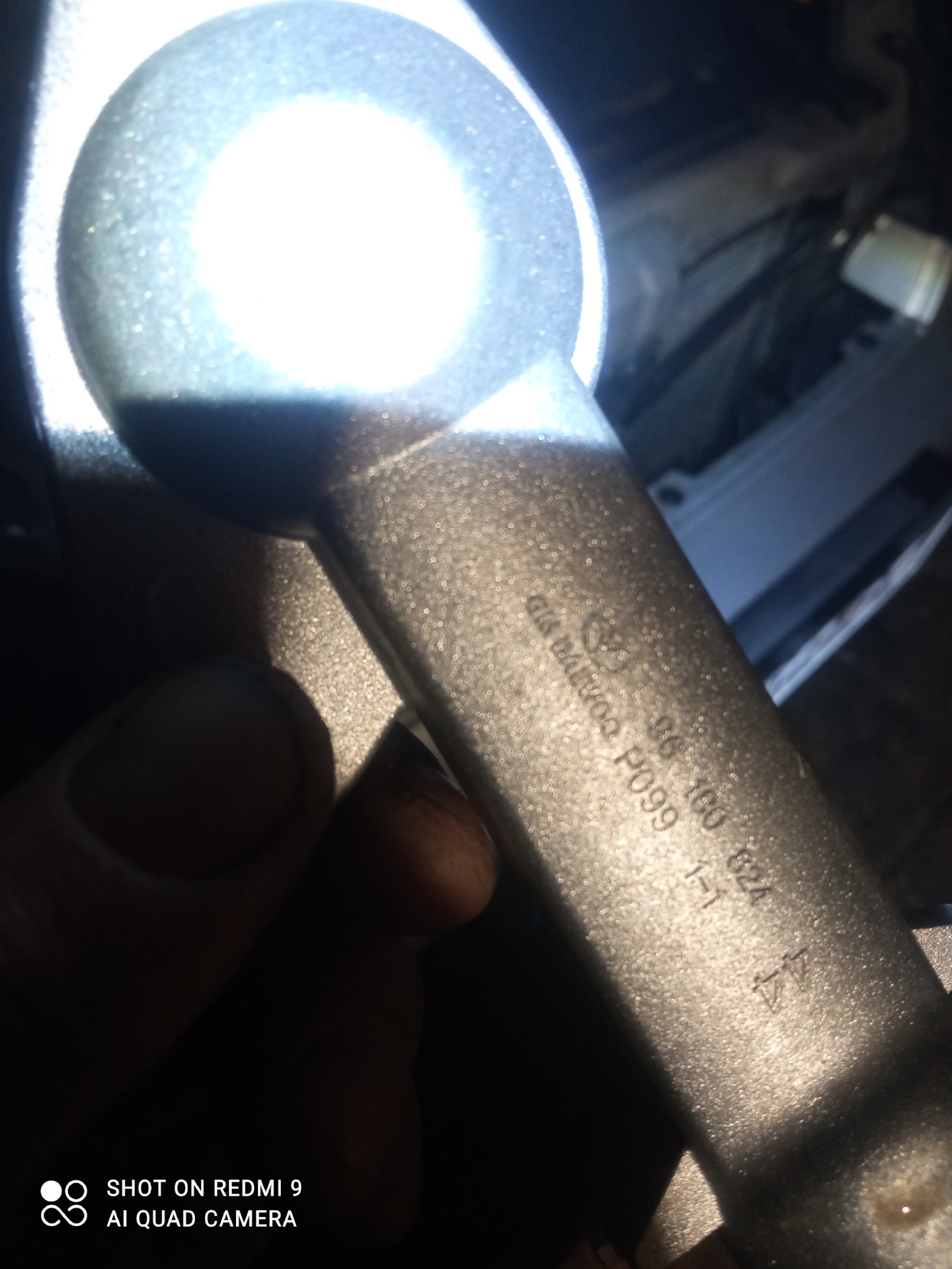 Прокладка термостата, сальник и шток выбора передач, подушки двигателя ...