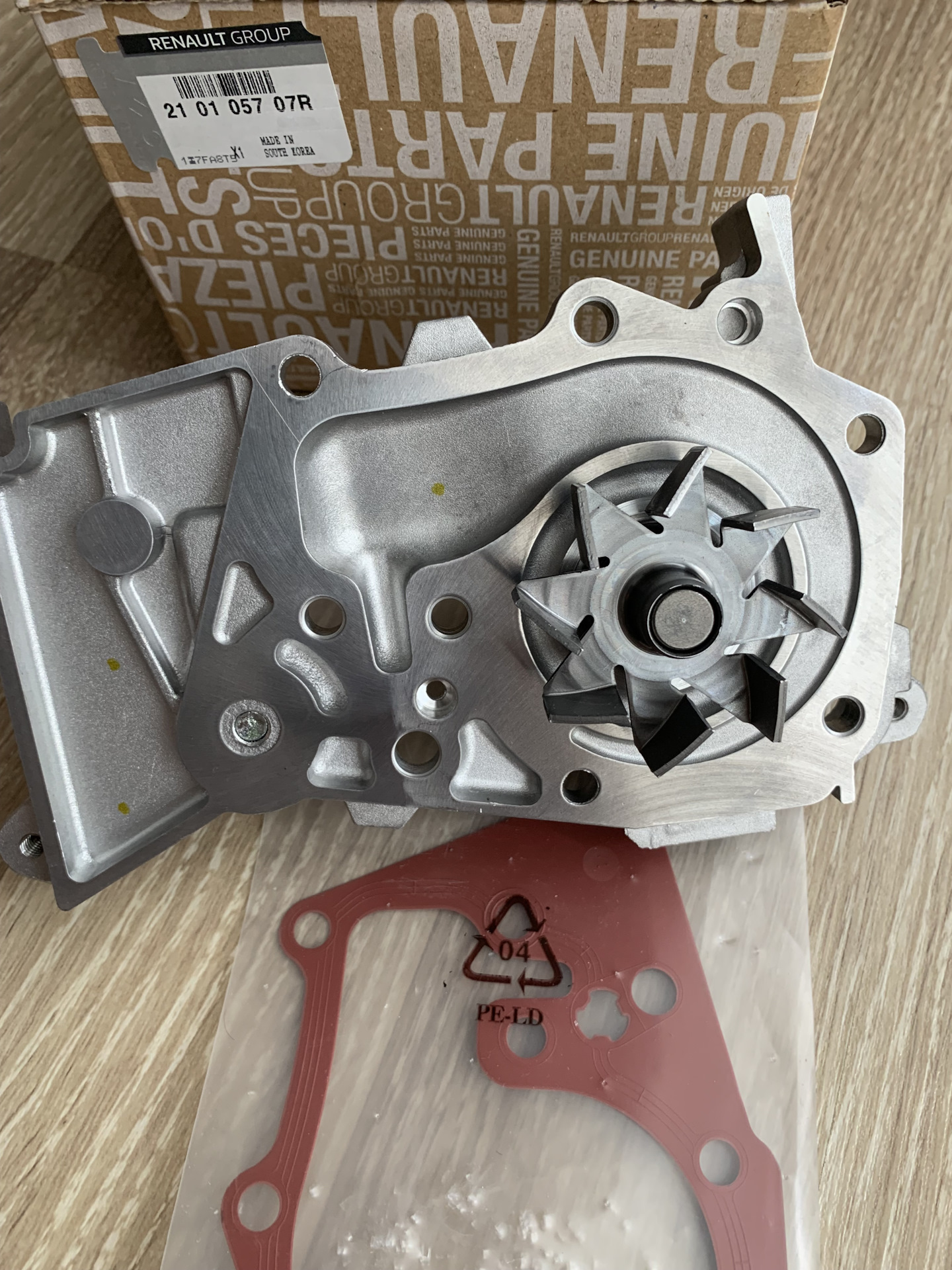 Насос водяной ( помпа ), Renault / Nissan / Lada . K4M / K4J ...