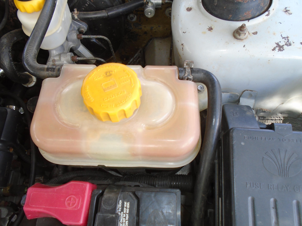 Replacing the Surge-Tank — Daewoo Nubira I, 2 л, 1999 года | фотография ...