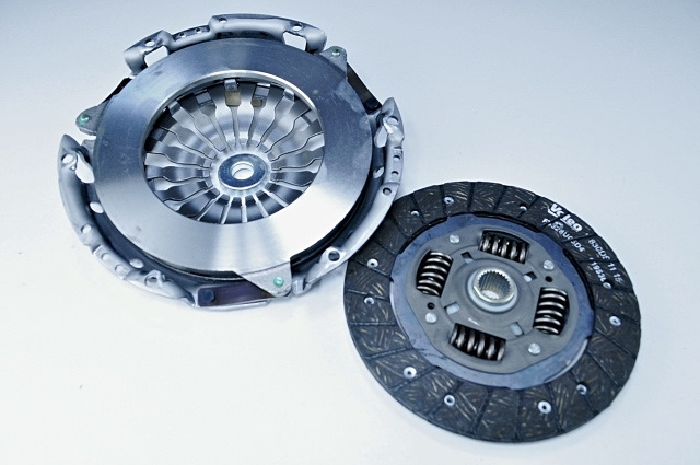 Замена сцепления и всех жидкостей — Renault Megane II, 1,6 л, 2008 года ...