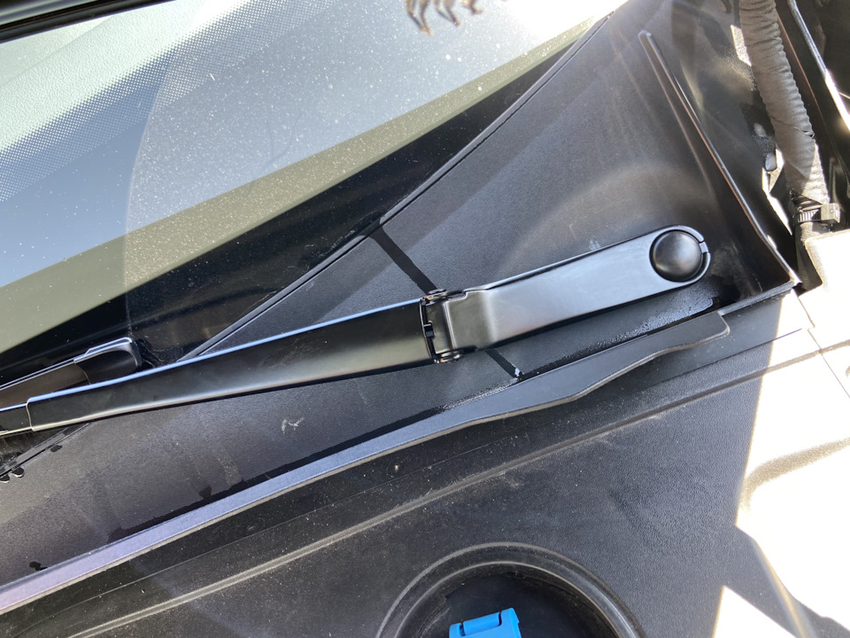 Замена поводков стеклоочистителя — Audi Allroad (C7), 3 л, 2016 года ...