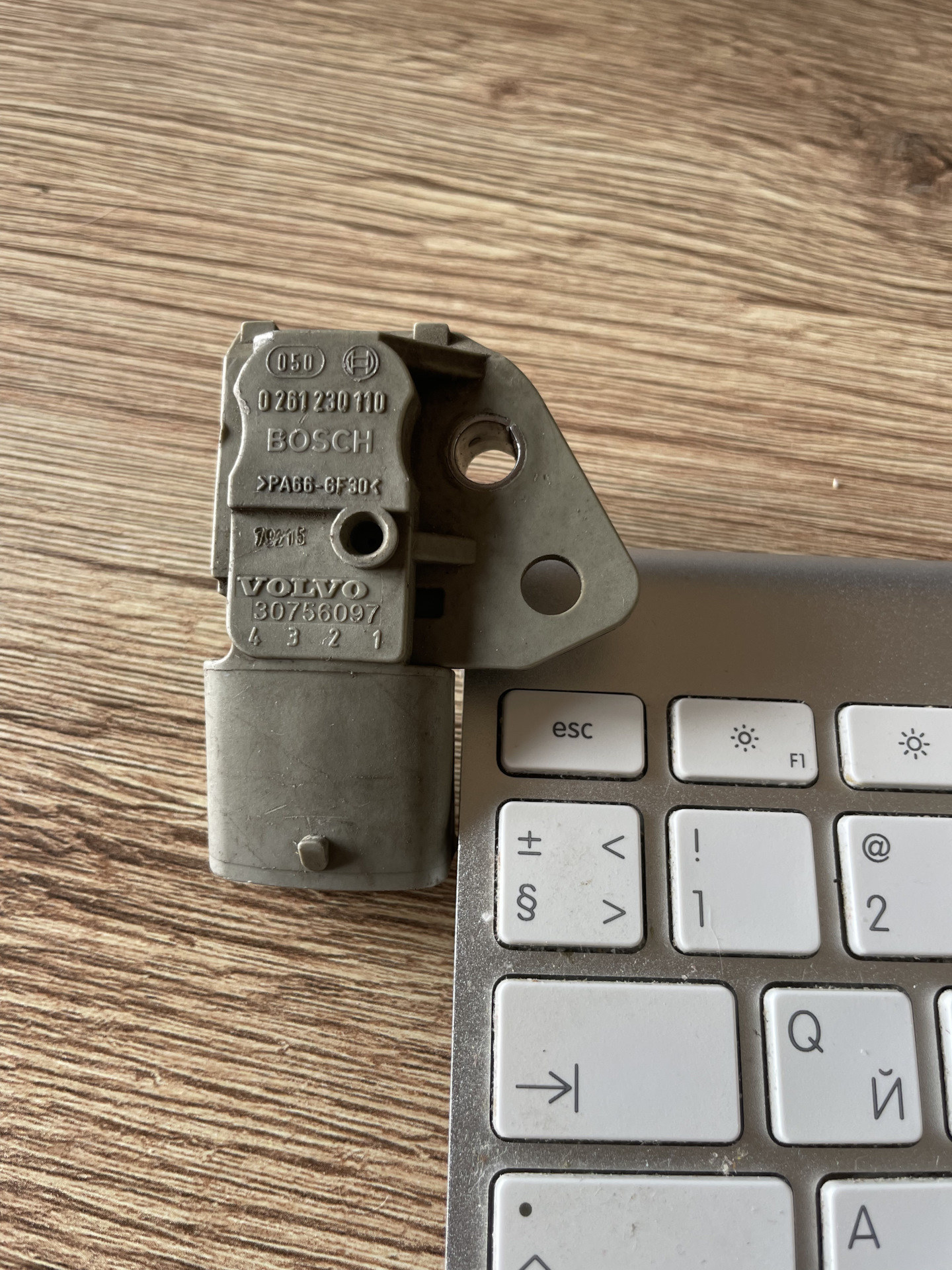 Замена датчика давления топлива — Volvo V40 Cross Country, 2 л, 2013 ...