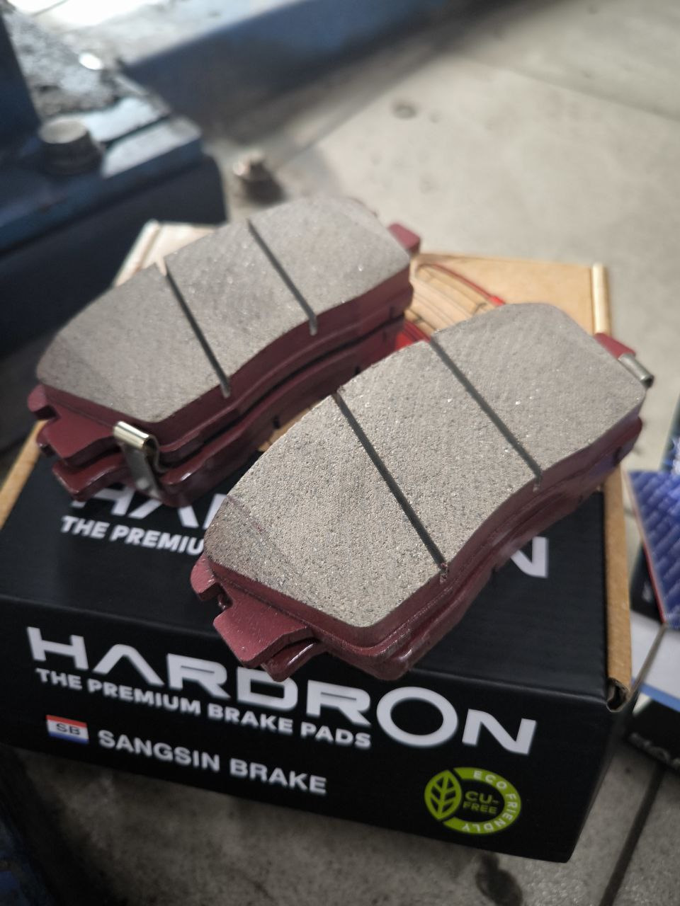 Замена заводских тормозных колодок на Sangsin Brake Hardron — KIA ...