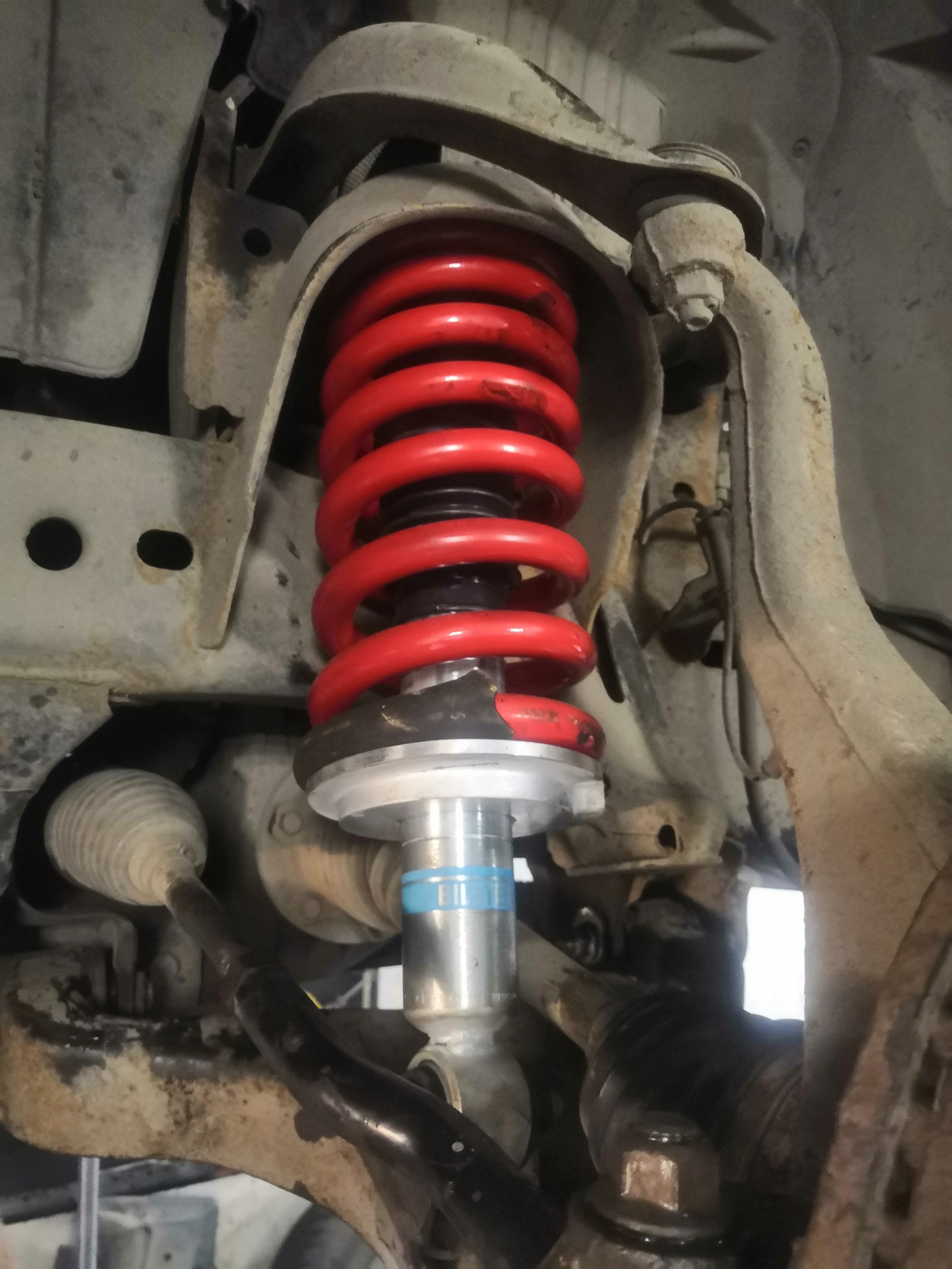 Замена передних пружин и аммортизаторов — Infiniti QX56 (1G), 5,6 л ...