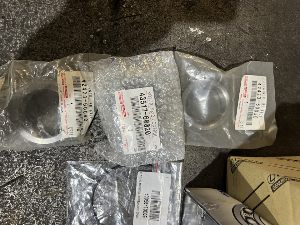 Подшипники задней полуоси — Toyota Land Cruiser 100, 4,2 л, 2006 года ...