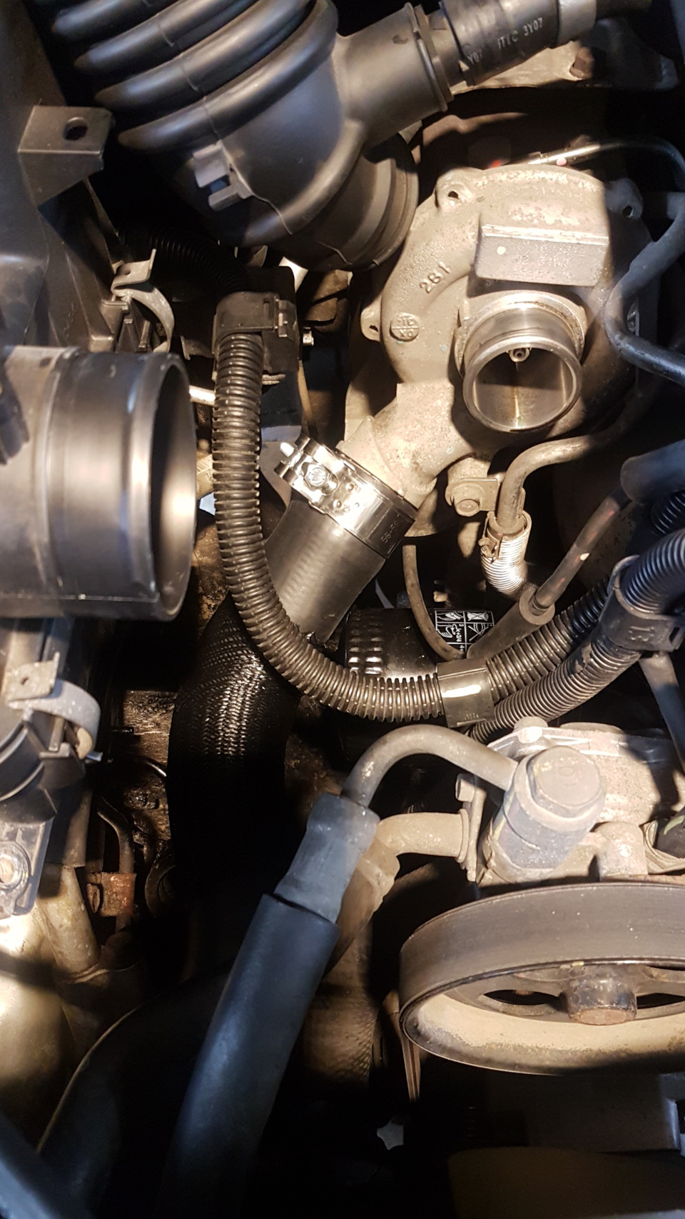Патрубок интеркулера — Mitsubishi Pajero Sport (2G), 2,5 л, 2014 года ...
