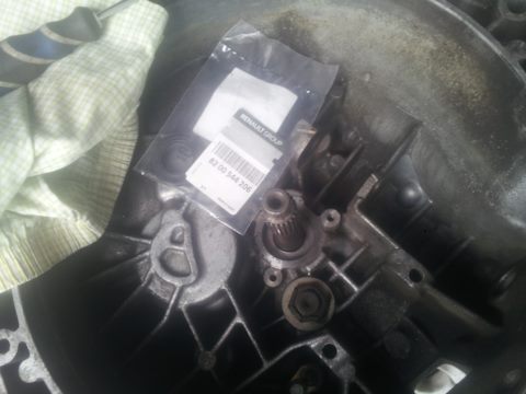 8200544206 Манжета уплотнит (рез, мет пружина) RENAULT | Запчасти на DRIVE2