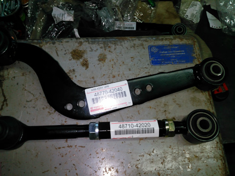 4871042020 Сайлентблок поперечного рычага (с шаровой) TOYOTA RAV4 05-13 ...