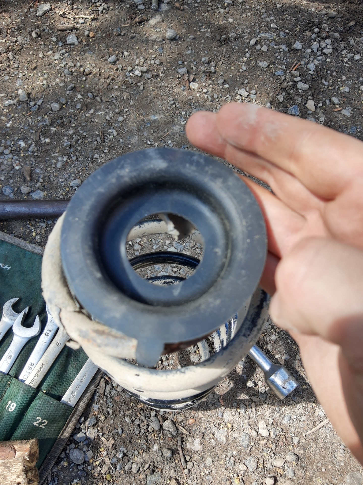 Замена задних пружин — Mitsubishi Colt VI, 1,3 л., 2005 года | своими ...