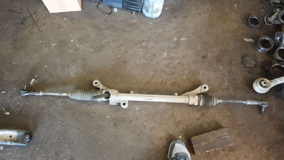 Рулевая рейка и опора акпп — Ford Fiesta (Mk VI), 1,4 л, 2011 года ...