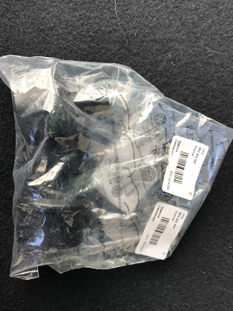 8P0802847 Гнездо для подъемник VAG | Запчасти на DRIVE2