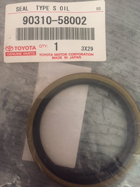 Сальник задней полуоси потек. — Toyota Hilux (7G), 3 л, 2014 года ...