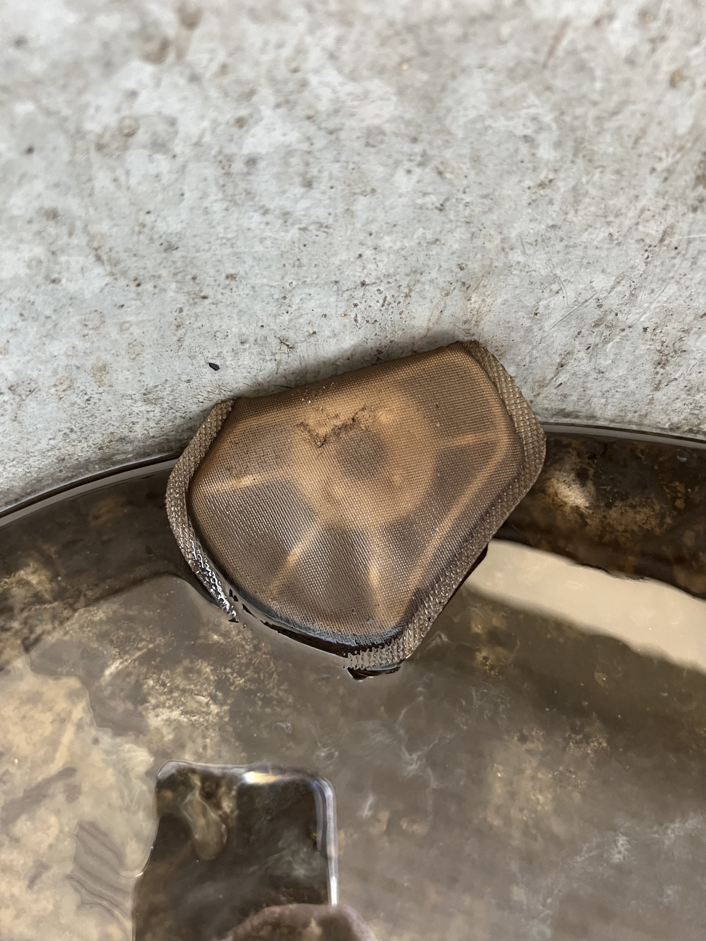 Замена топливного фильтра — Toyota RAV4 (III), 2,4 л, 2009 года | визит ...