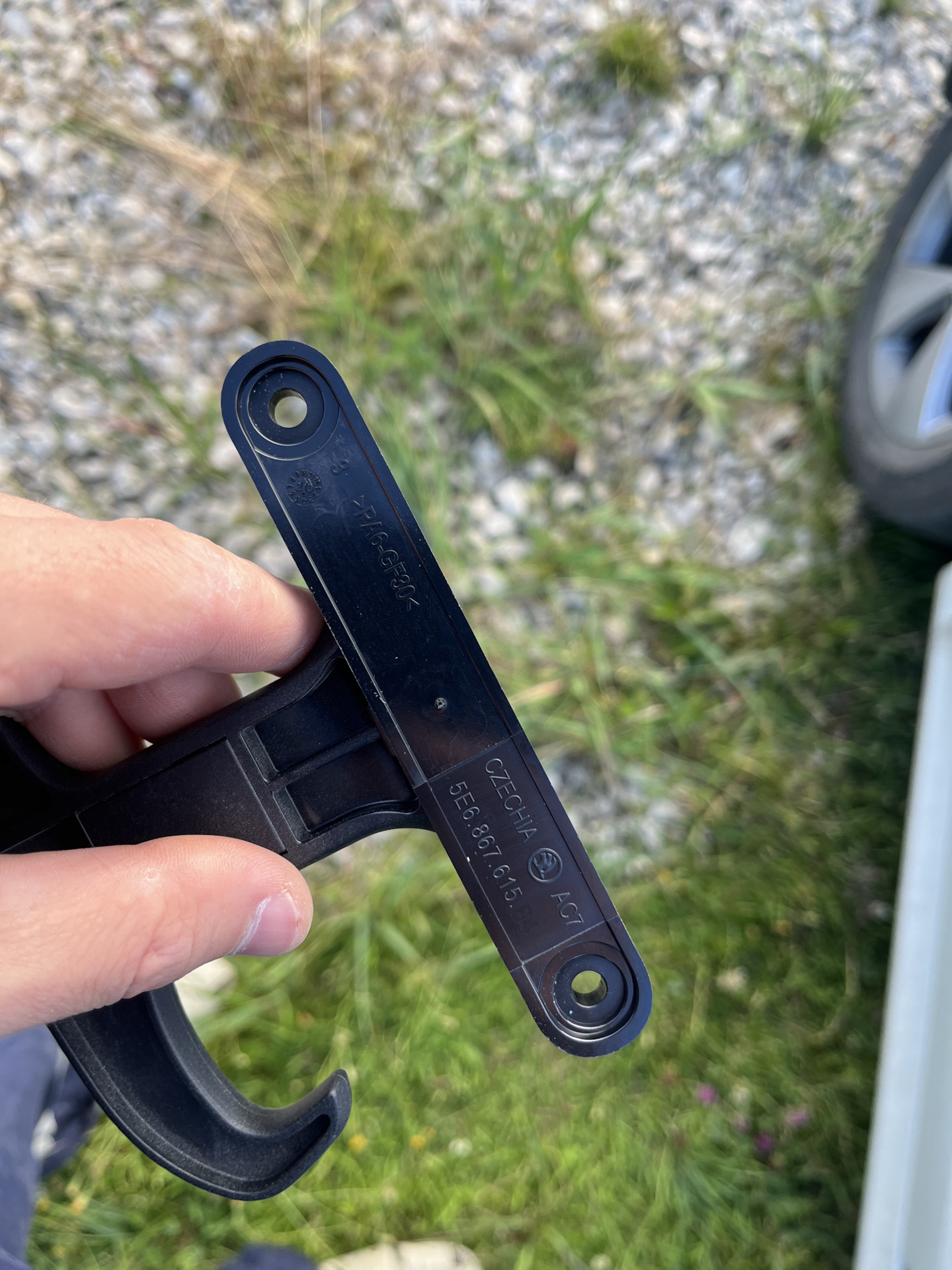 Крючок в багажное отделение 5E68676159B9 — Skoda Octavia A8 Mk4, 1,4 л ...