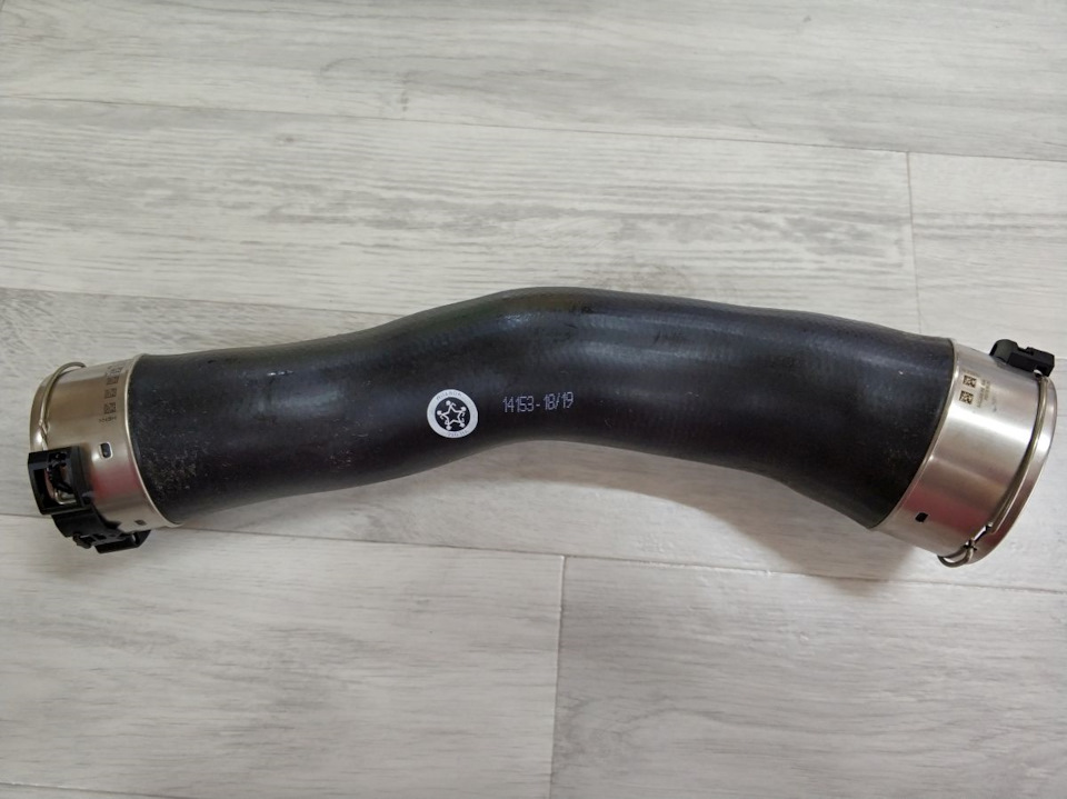 Патрубок интеркулера BMW F20, F21, F22, F25F, 30, F31, F32, F33, F34 ...