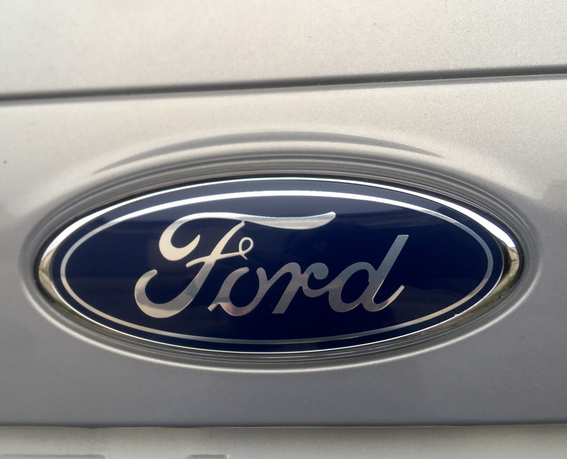 Обновил эмблему багажника — Ford Mondeo IV, 2 л, 2012 года | своими ...