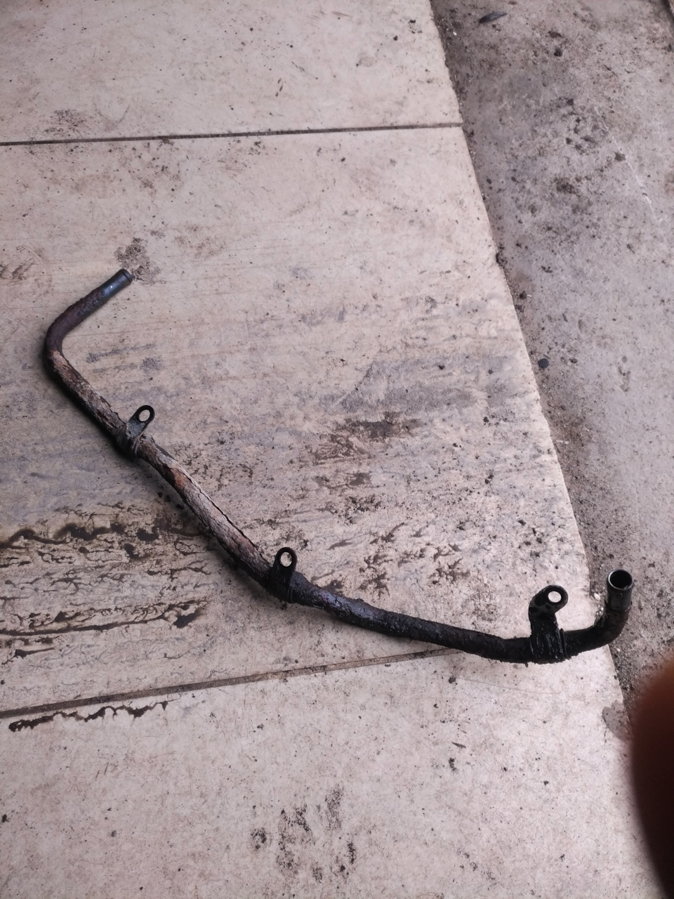 Замена трубки системы охлаждения — Mitsubishi Outlander XL, 3 л, 2008 ...