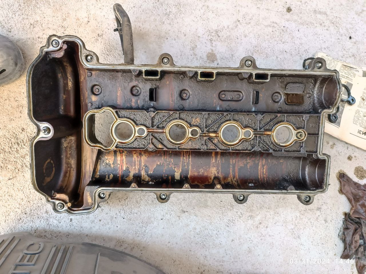 Замена прокладки клапанной крышки — Opel Antara, 2,4 л, 2008 года ...