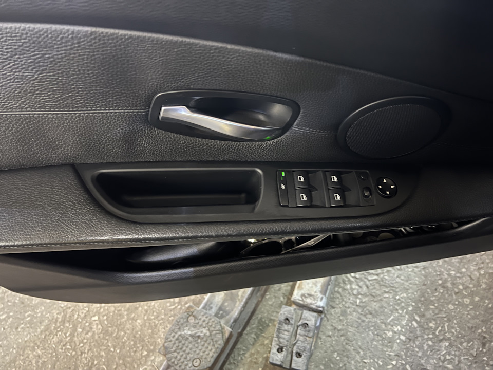 Вставка водительской двери — BMW 5 series (E60), 2,5 л, 2004 года ...