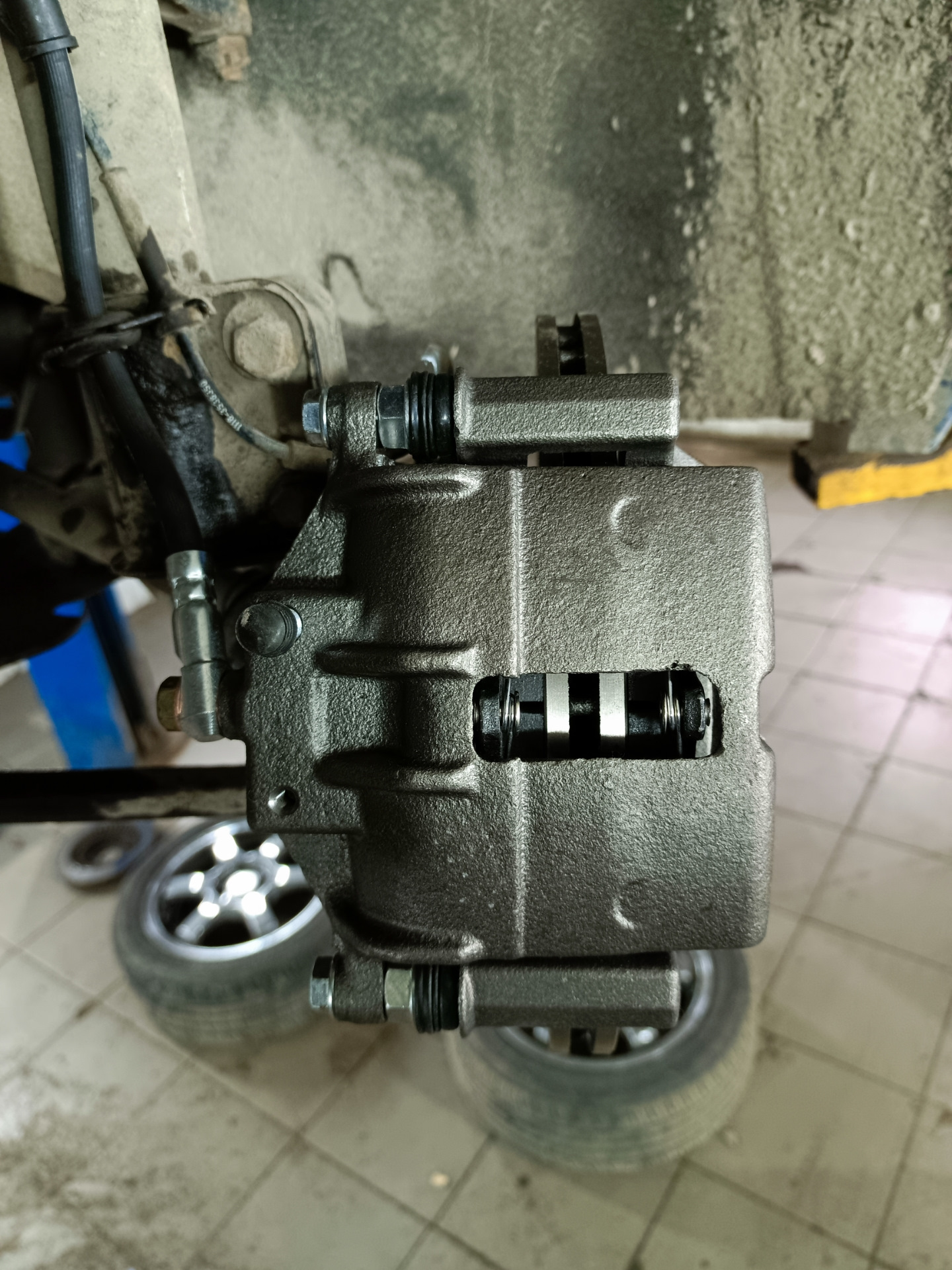 Передние тормоза от Газели на гранту R15 — Lada Гранта Лифтбек (2G), 1 ...