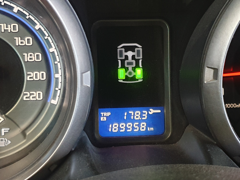 Замена шлангов охлаждения моторного масла — Mitsubishi Pajero (4G), 3 л ...