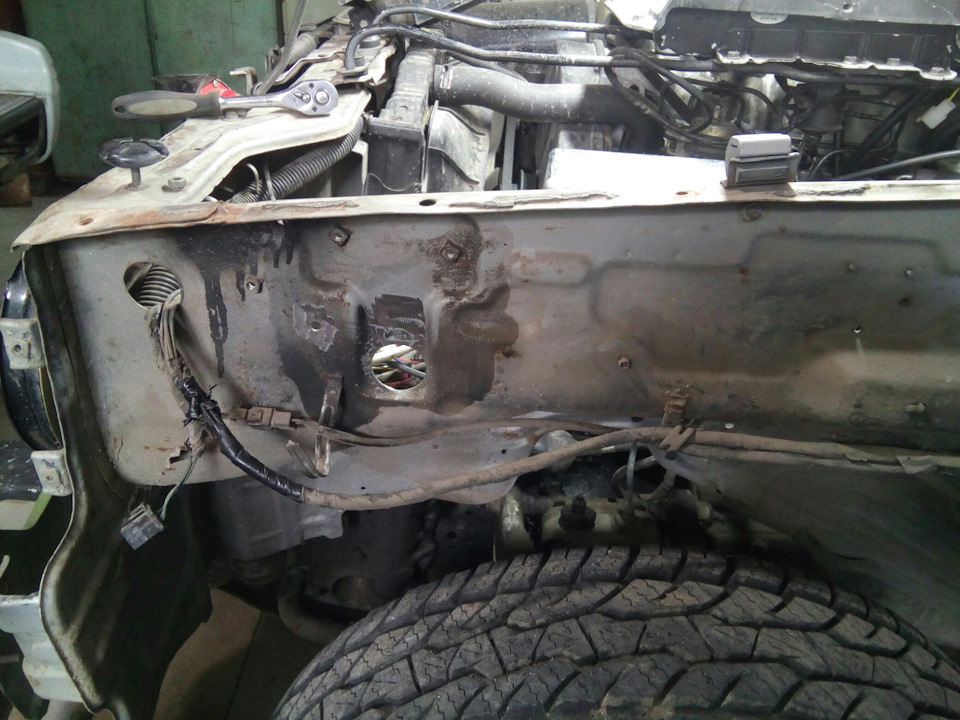 Бочек омывателя лобового стекла. — Hyundai Galloper, 2,5 л, 1994 года ...