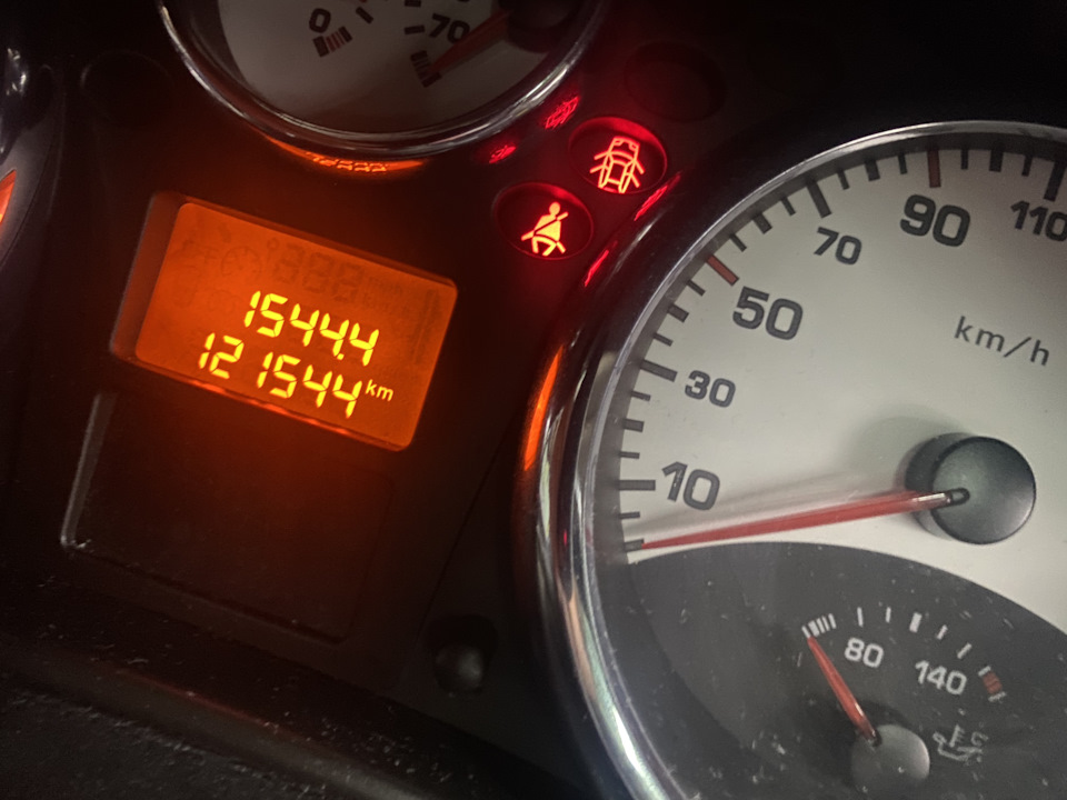 Замена топливного фильтра — Peugeot 207, 1,6 л, 2008 года | запчасти ...