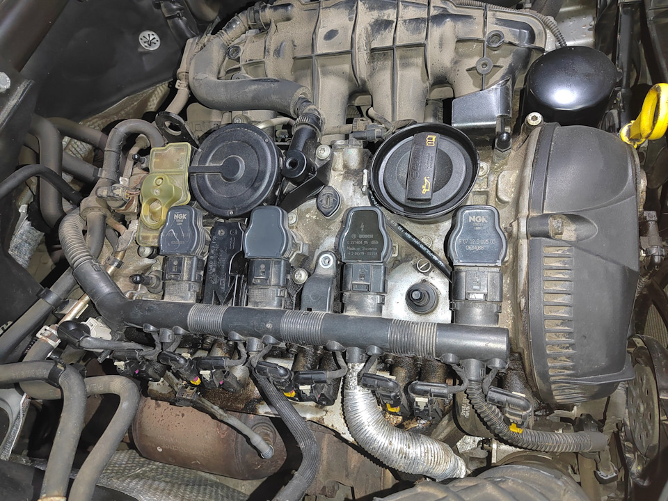 Замена уплотнительных колец клапанов регуляторов фаз ГРМ (06H103697A ...