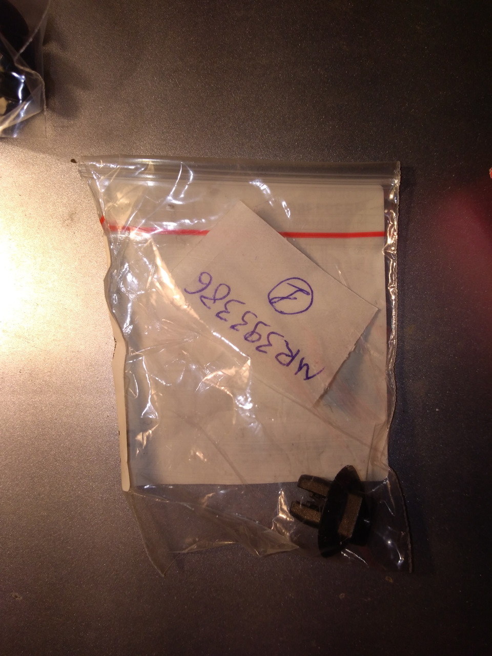 MR393386 Проставка, бампера Mitsubishi | Запчасти на DRIVE2