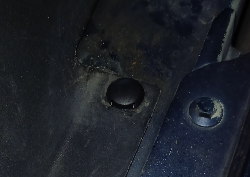 xc70 — замена клипс жабо ветрового стекла — Volvo XC70 III, 3,2 л, 2009 ...